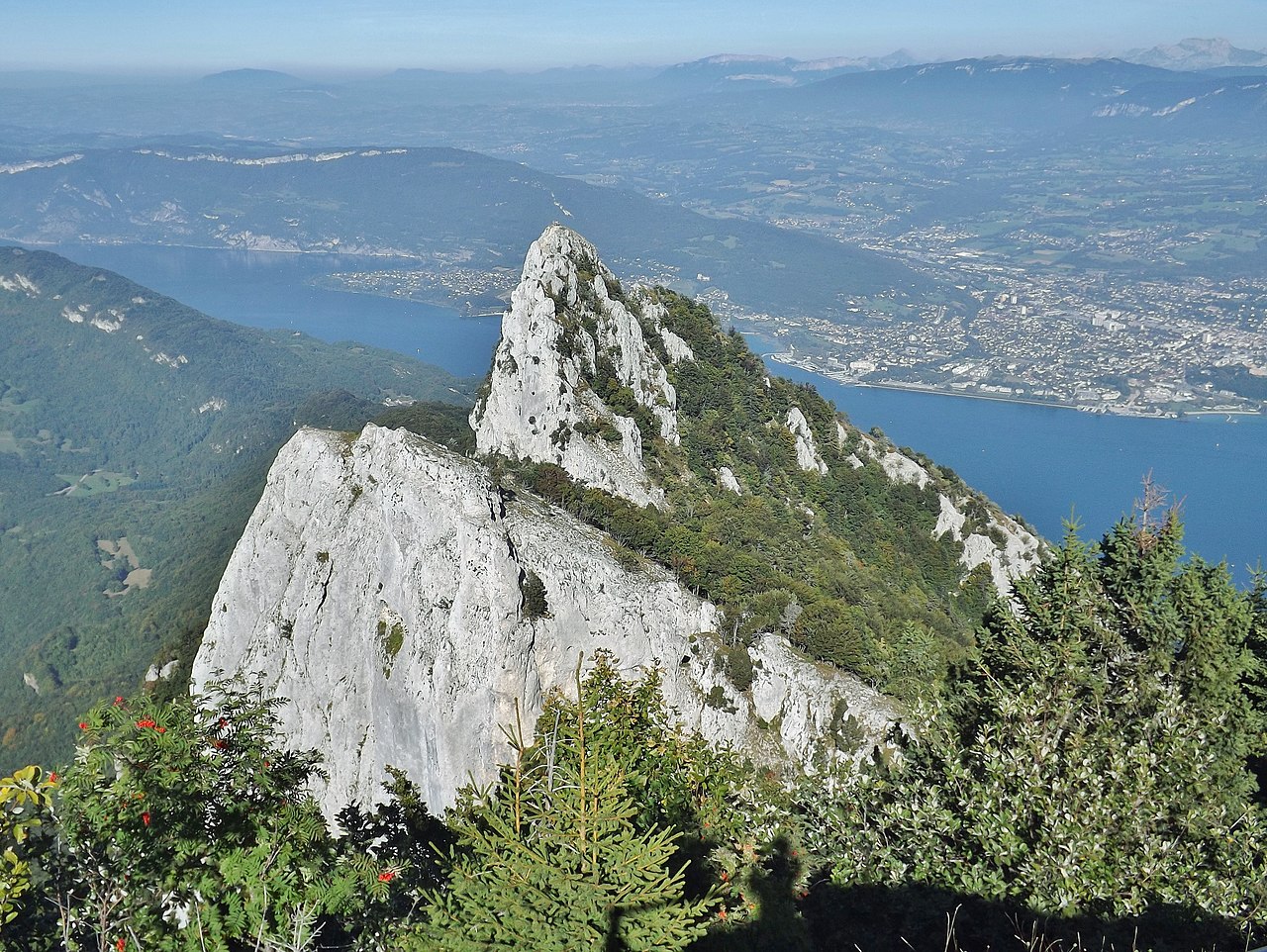 La légende de la Dent du Chat • Autour du Lac